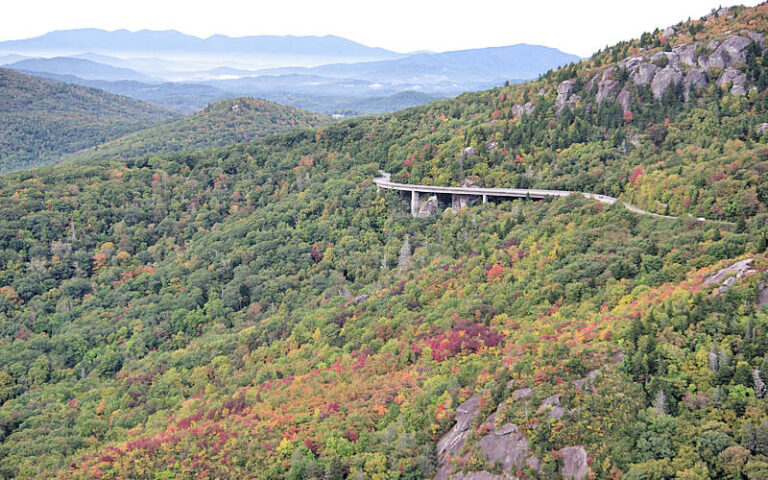 Rough Ridge Hike, Blue Ridge Parkway Hike on Parkway, near Sugar Mountain